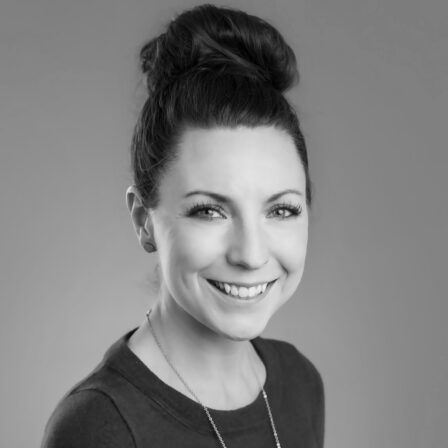 Red spots on skin, not itchy? Possible causes & treatment options